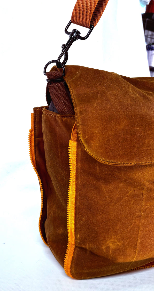 Brown Waxed Cotton Landscape expandable shoulder bag – Ragsto Bags